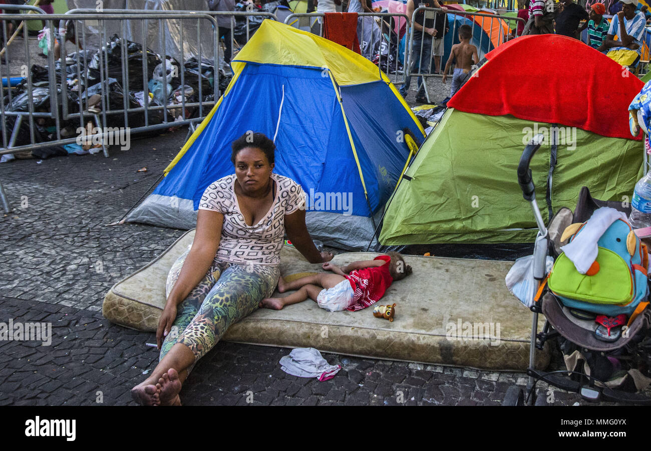 Sao Paulo, Brazil. 11th May, 2018. The residents of the building that ...