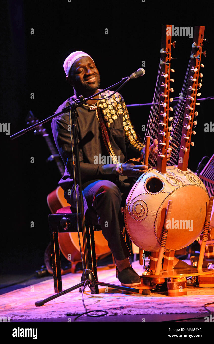 Playing kora hi-res stock photography and images - Alamy
