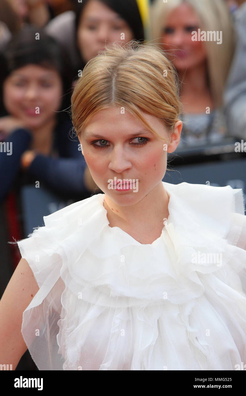 Emma watson harry potter premier hi-res stock photography and images ...