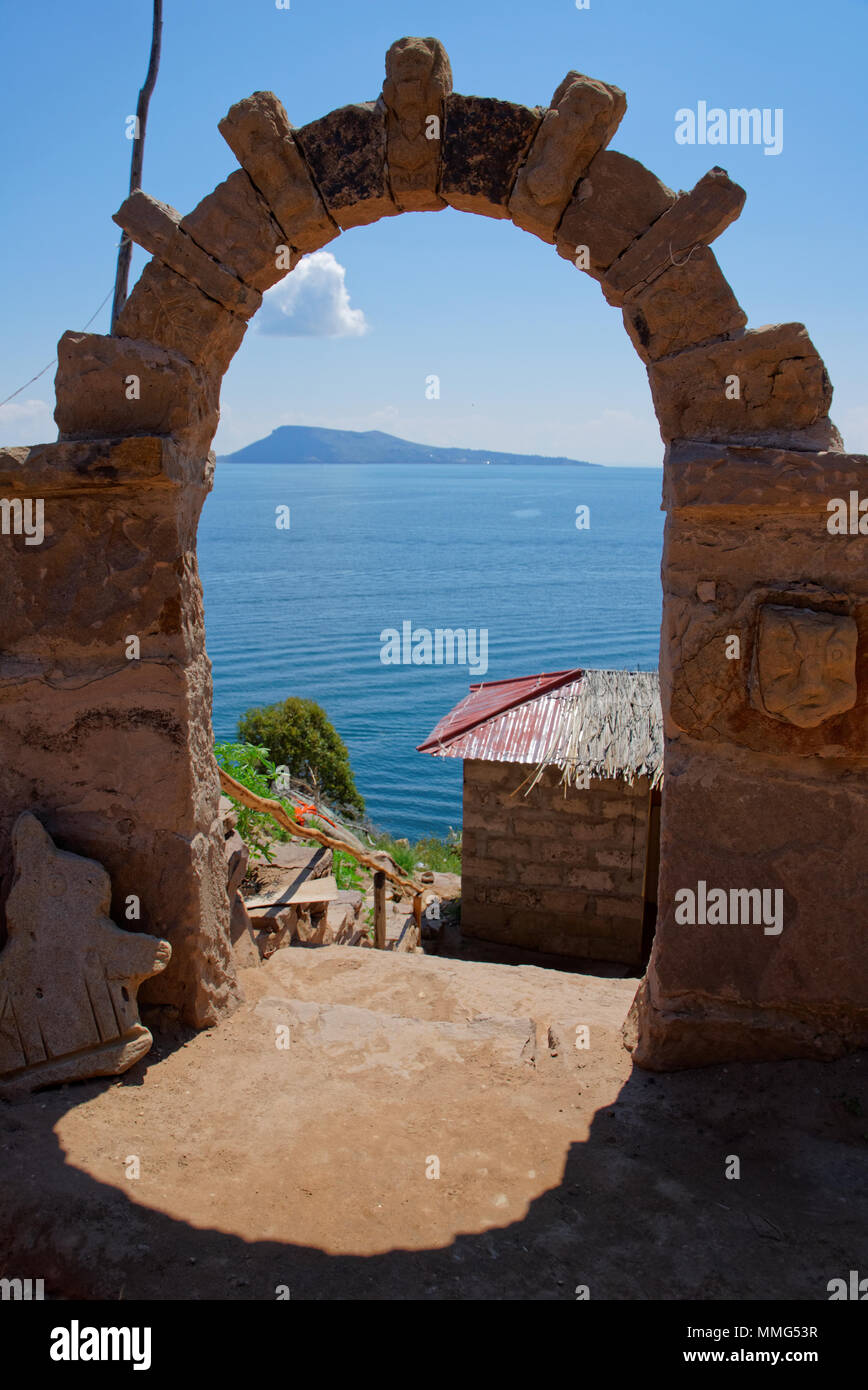 Lake titicaca gate hi-res stock photography and images - Alamy