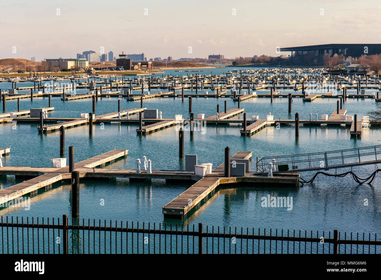 Wharf in Chicago harbor. Warm tone. clear sky Stock Photo - Alamy