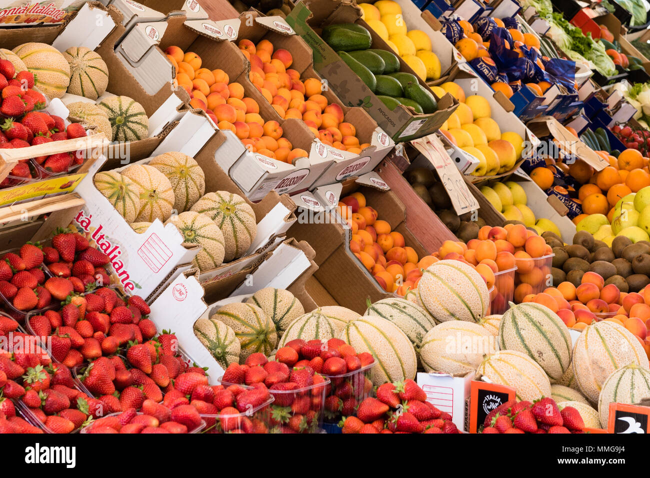 Fruit on sale at a street market in Padova, Italy Stock Photo - Alamy
