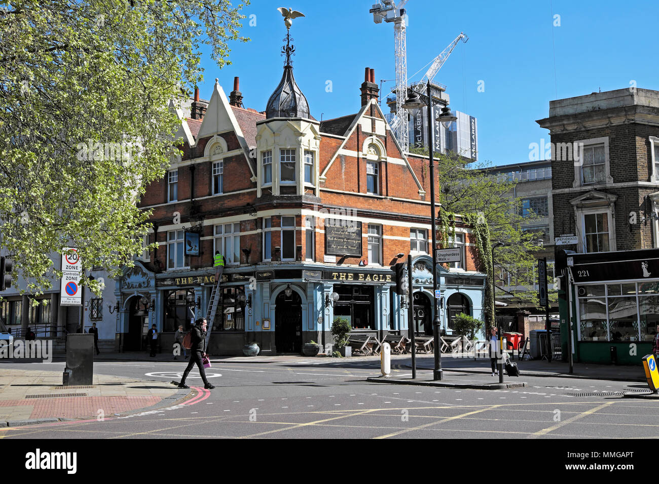 Eagle pub hi-res stock photography and images - Alamy