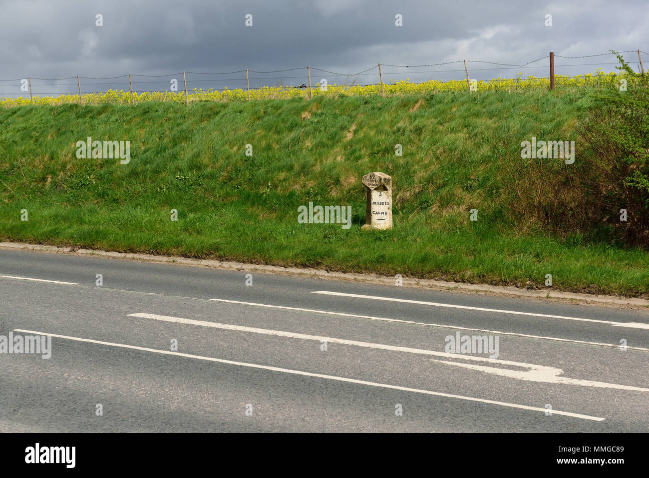 Roadside milestone distance marker hi-res stock photography and images ...