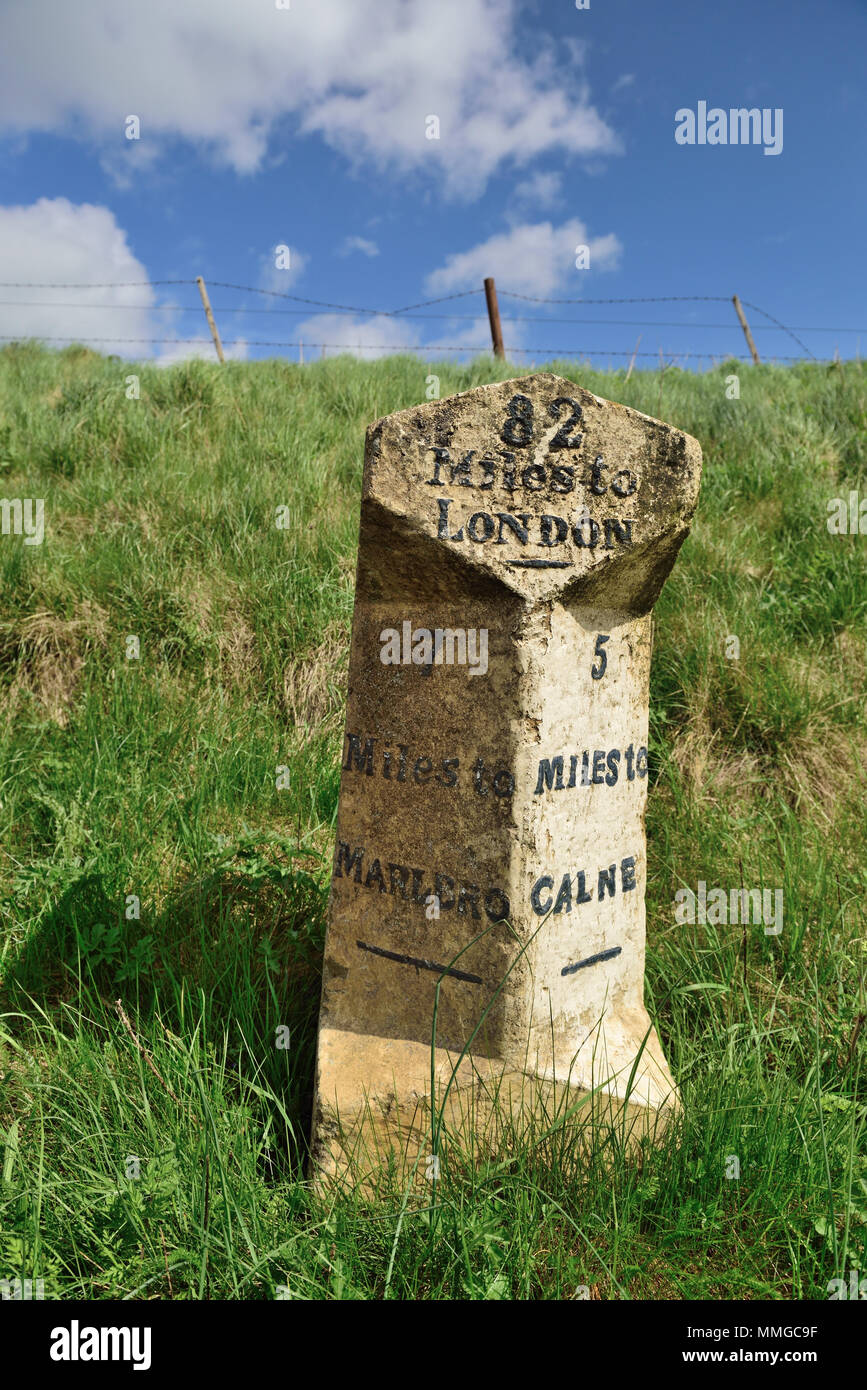 Milestone roadside distance marker hi-res stock photography and images ...