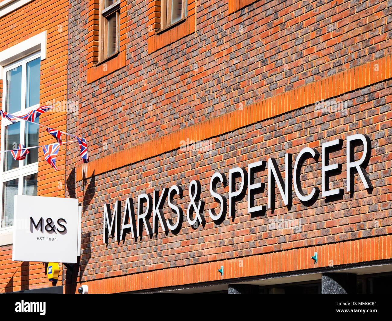 Marks and spencer logo hi-res stock photography and images - Alamy