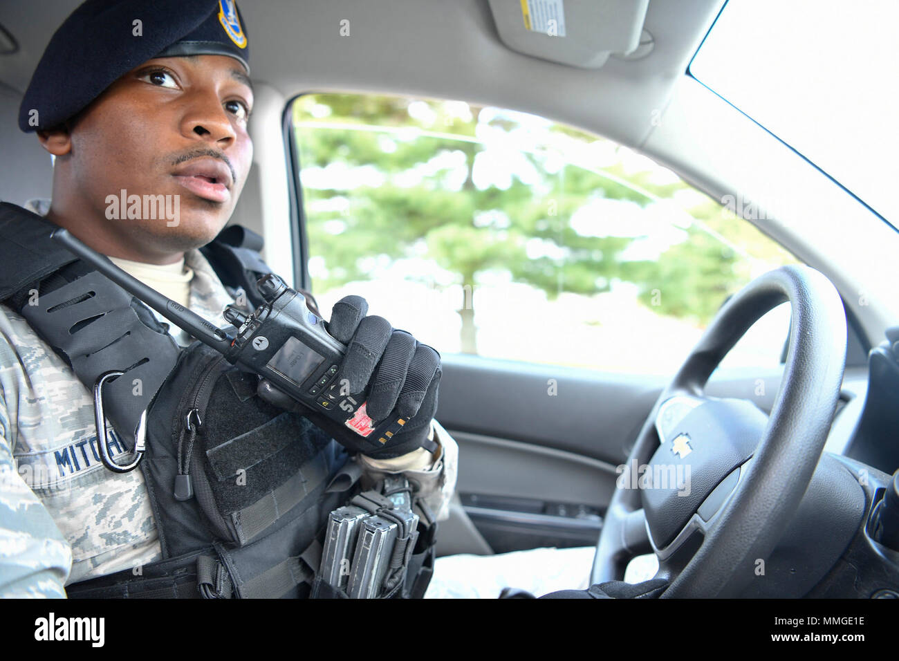 Law enforcement officer responds hi-res stock photography and images ...