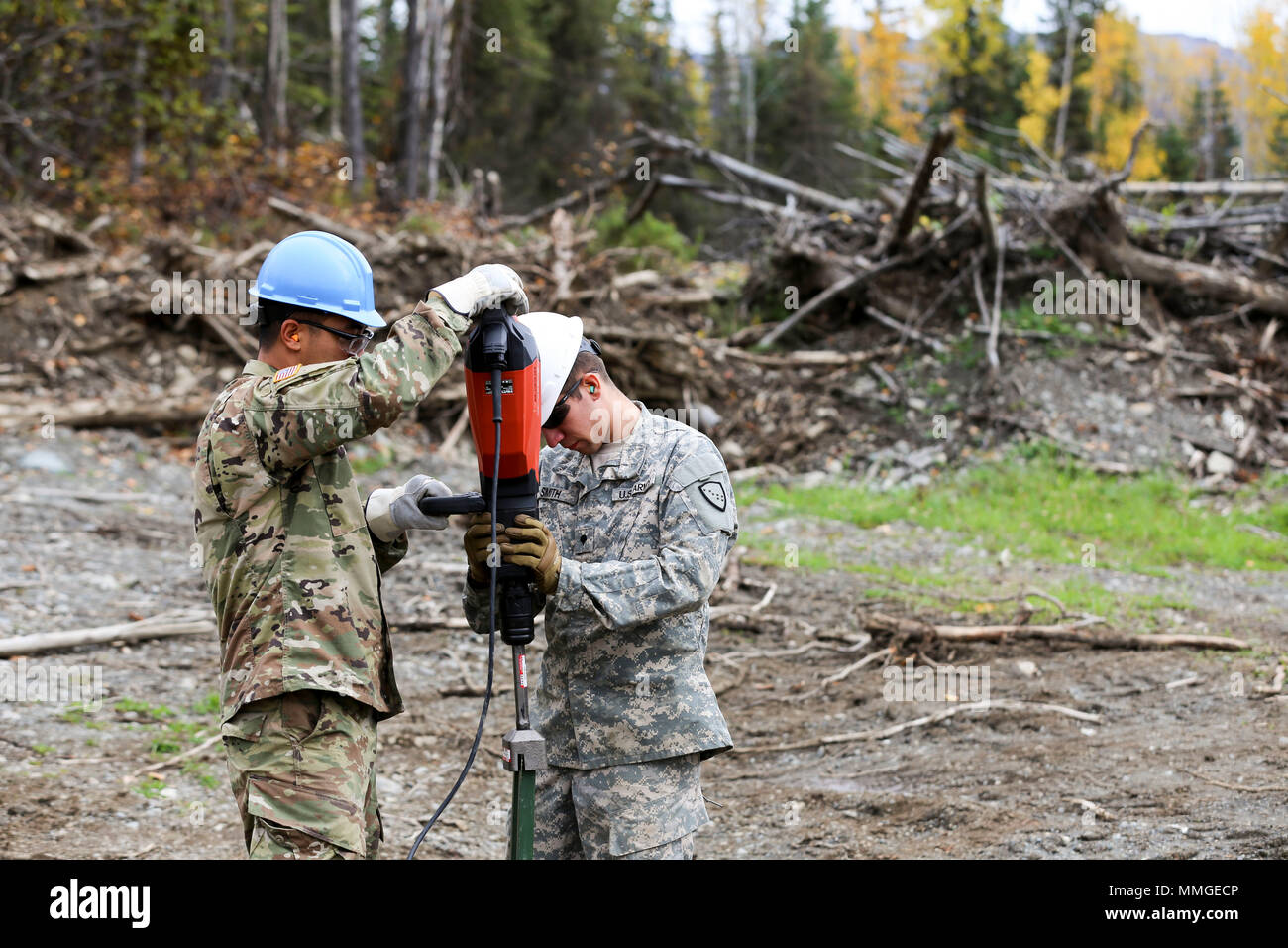 Alaska Army National Guard wheeled vehicle mechanics Sgt. Kin Shaw ...