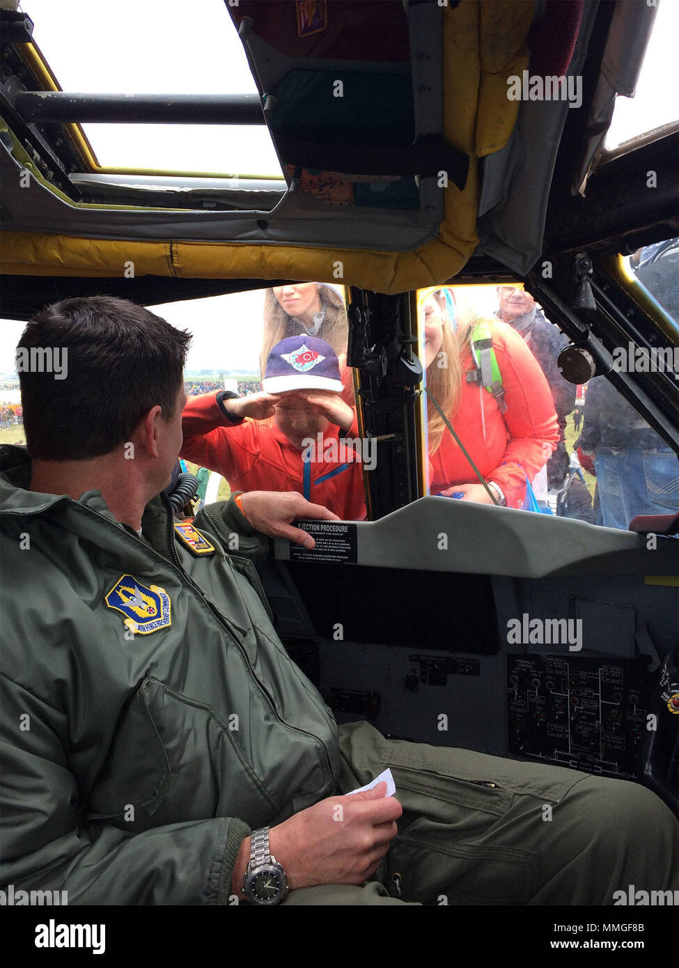 B 17 cockpit hi-res stock photography and images - Alamy