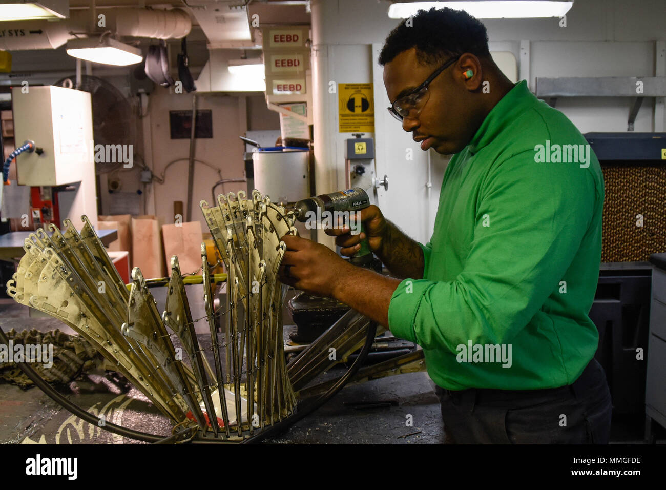 171206-N-FA490-2052 ARABIAN GULF (Dec. 6, 2017) Aviation Structural ...