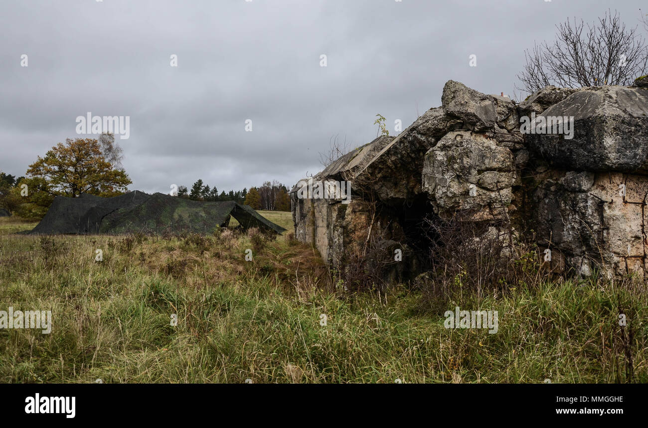 Camouflage netting bunker hi-res stock photography and images - Alamy