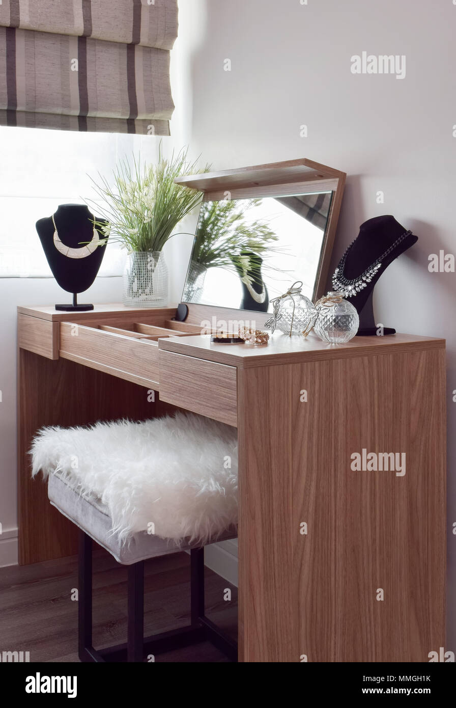 Lady dressing table hi-res stock photography and images - Alamy