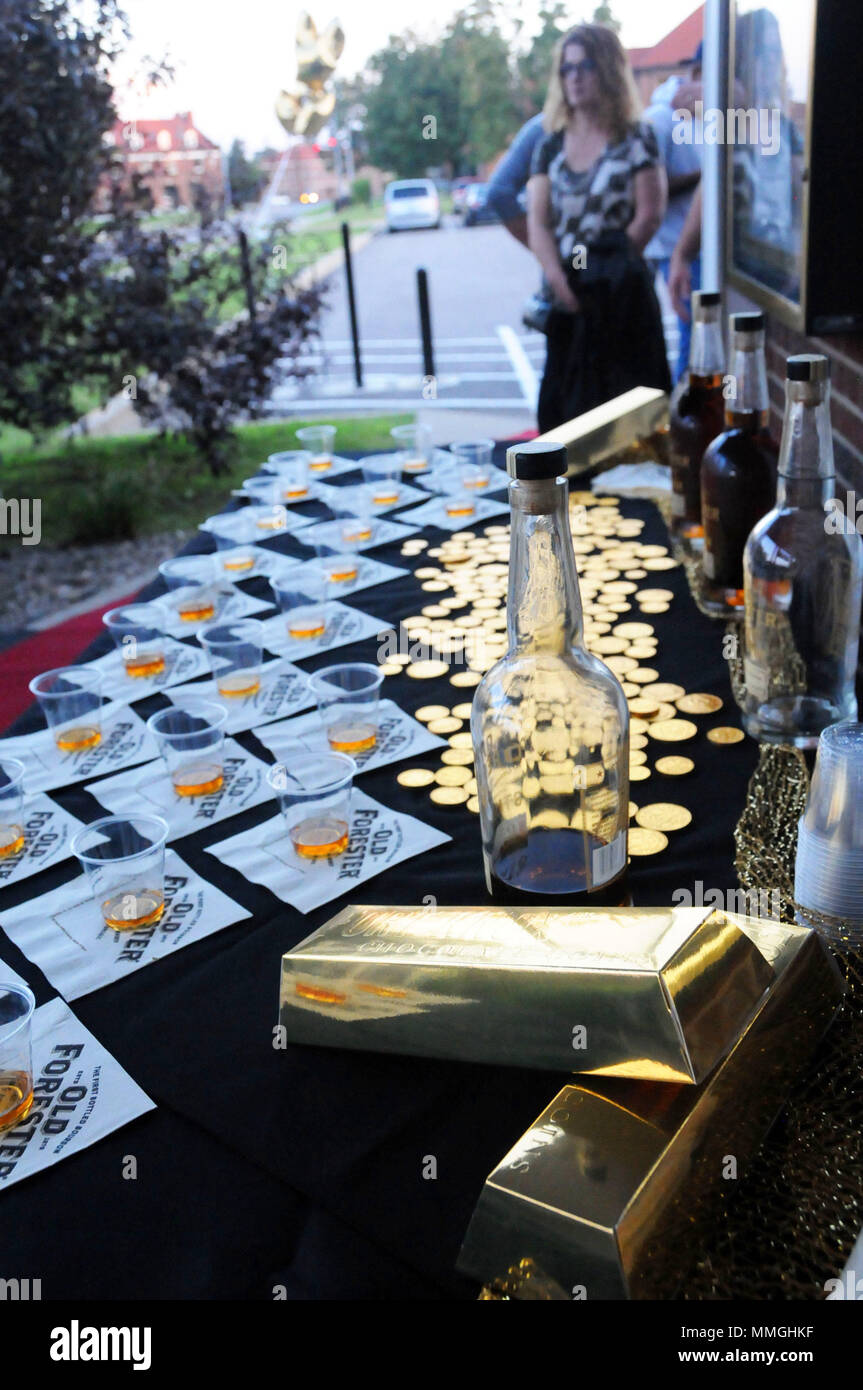 Movie goers hi-res stock photography and images - Alamy