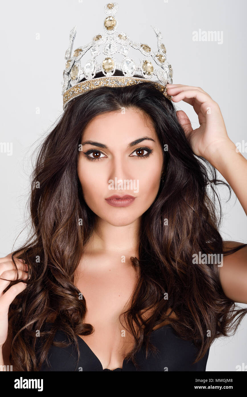 Girl wearing crown brunette hi-res stock photography and images - Alamy