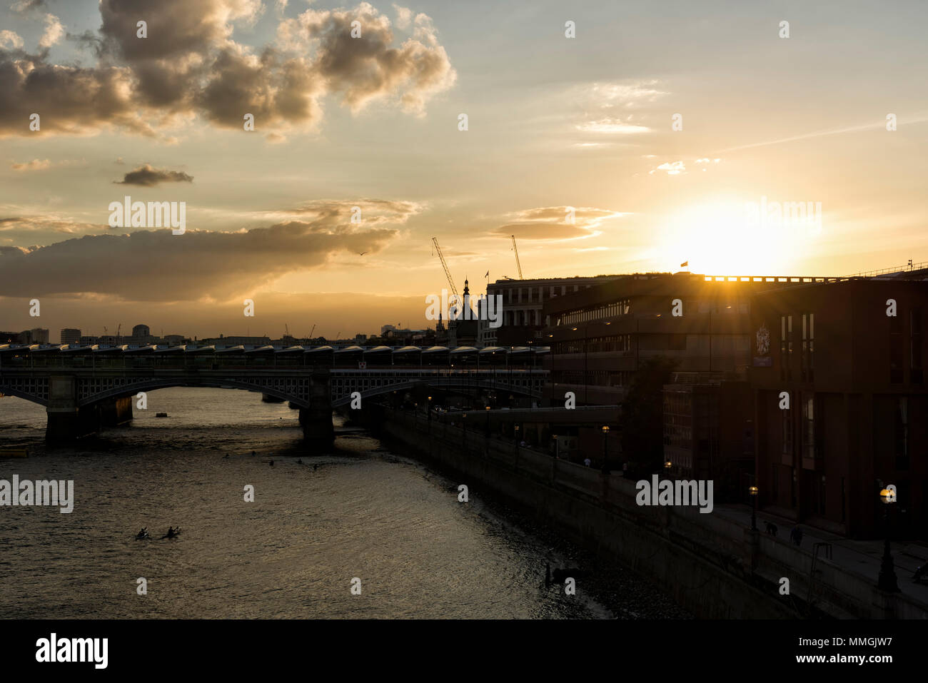 London silhouette summertime hi-res stock photography and images - Alamy