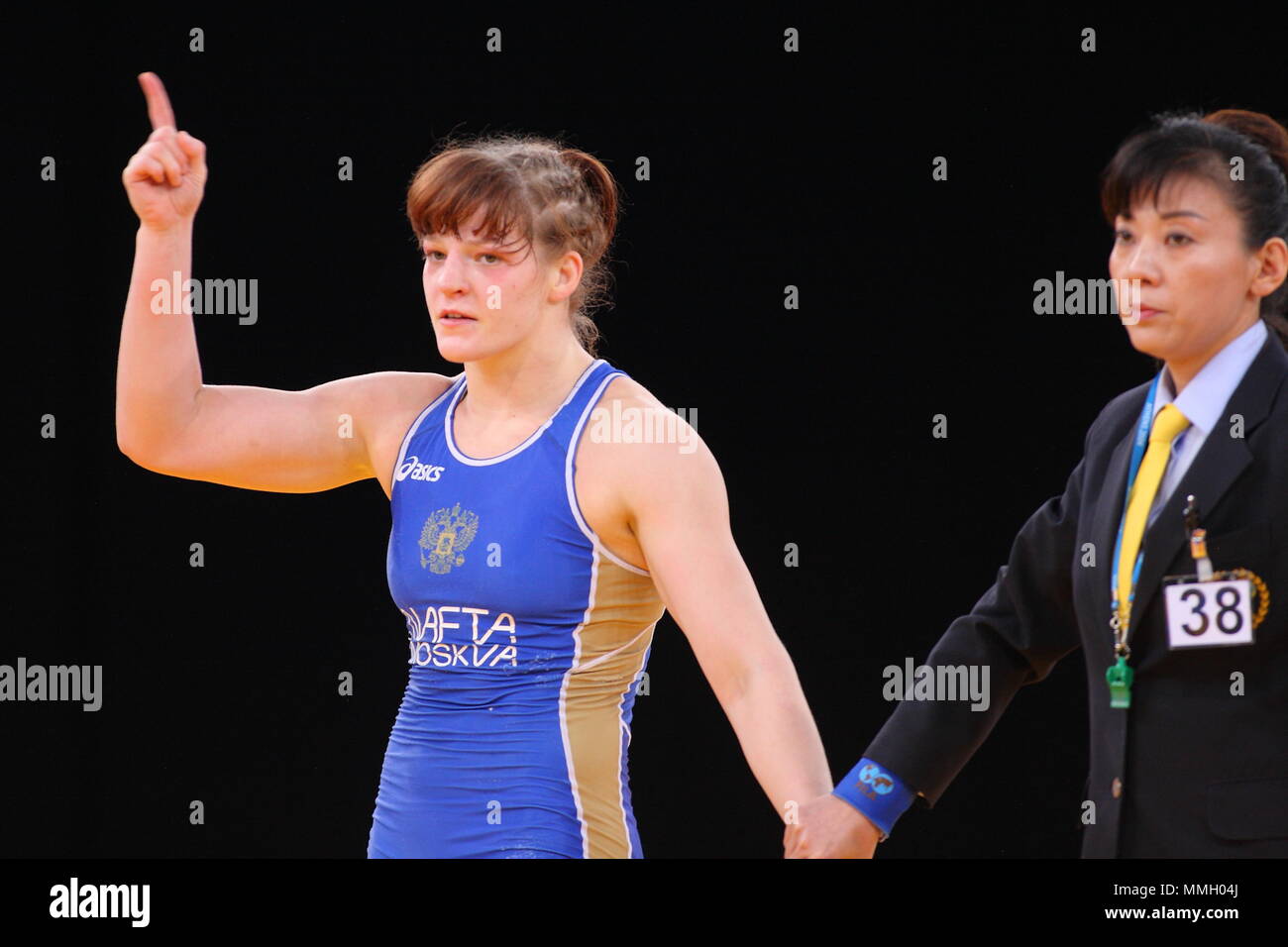 Female wrestling pin hi-res stock photography and images - Alamy