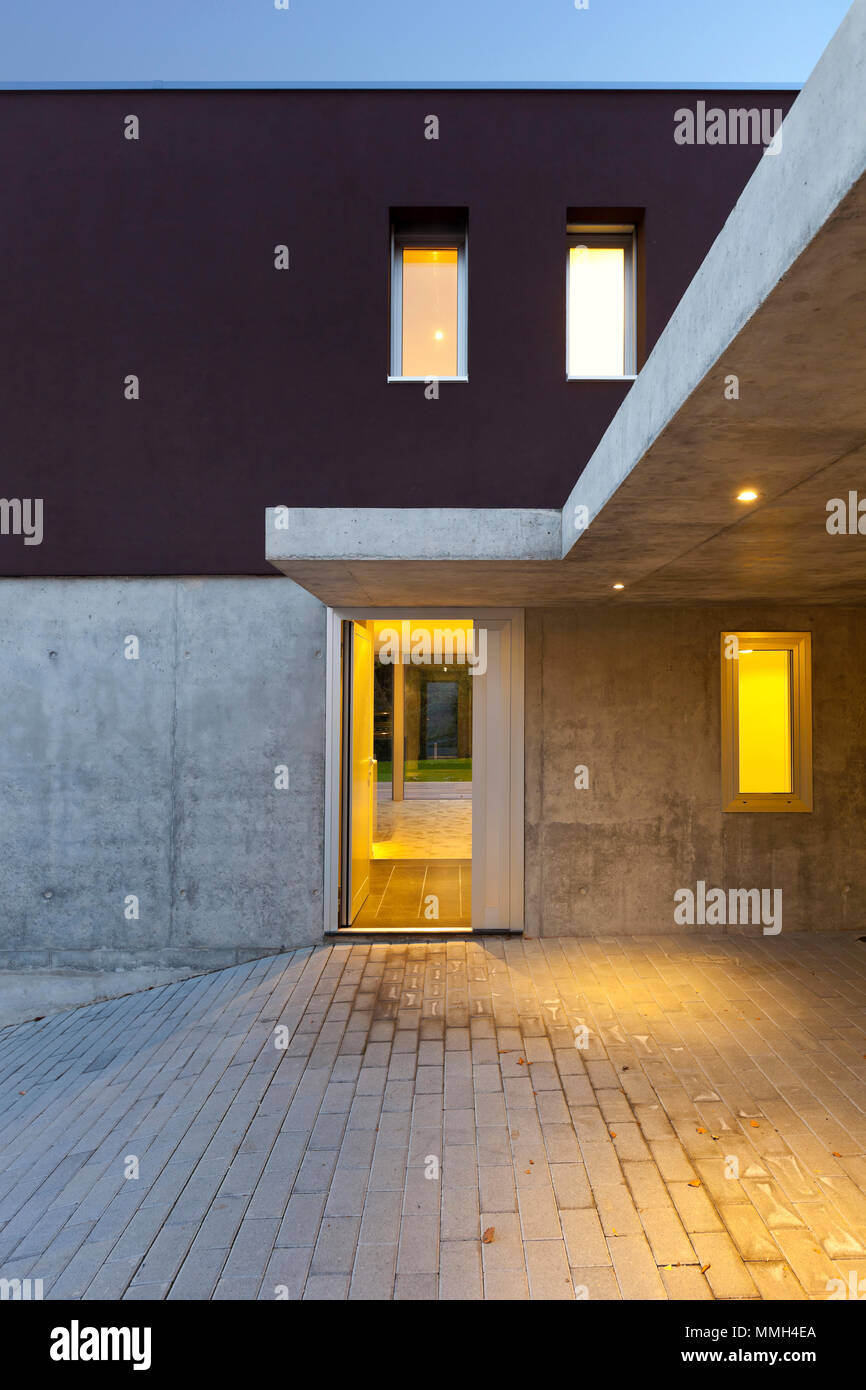 Front view mansion house hi-res stock photography and images - Alamy