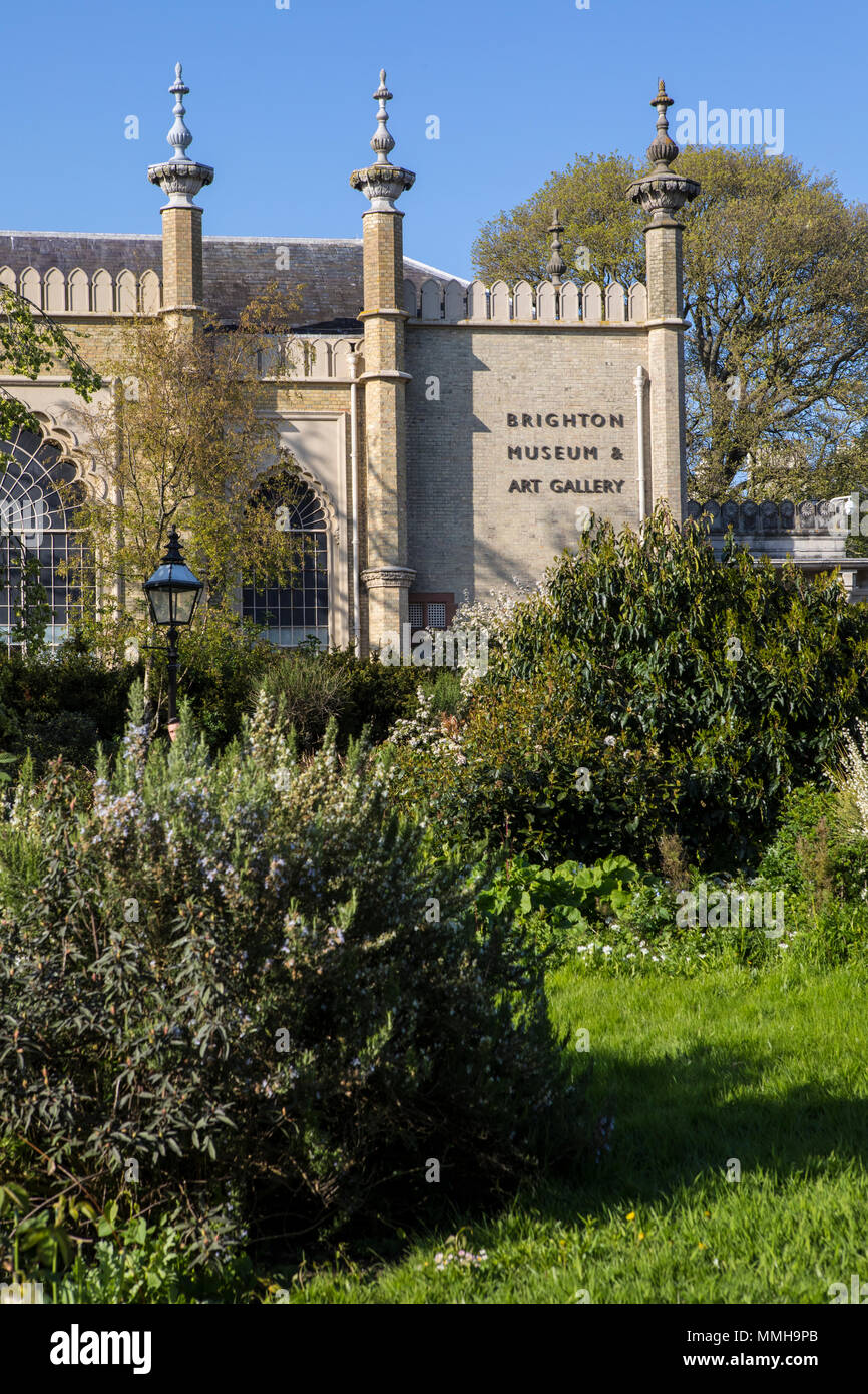 Brighton museum art gallery exterior hi-res stock photography and ...