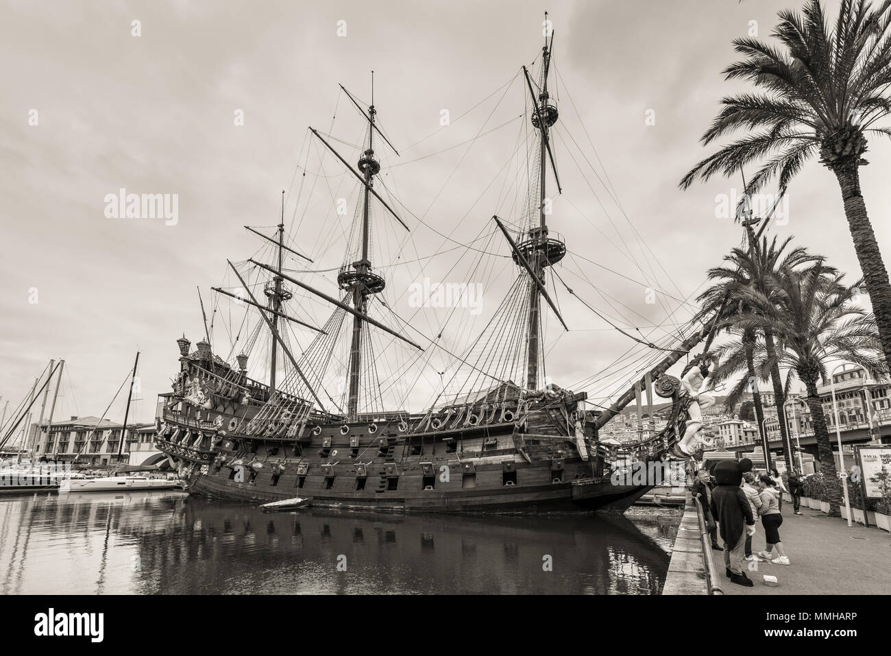 17th century spanish galleon hi-res stock photography and images - Alamy