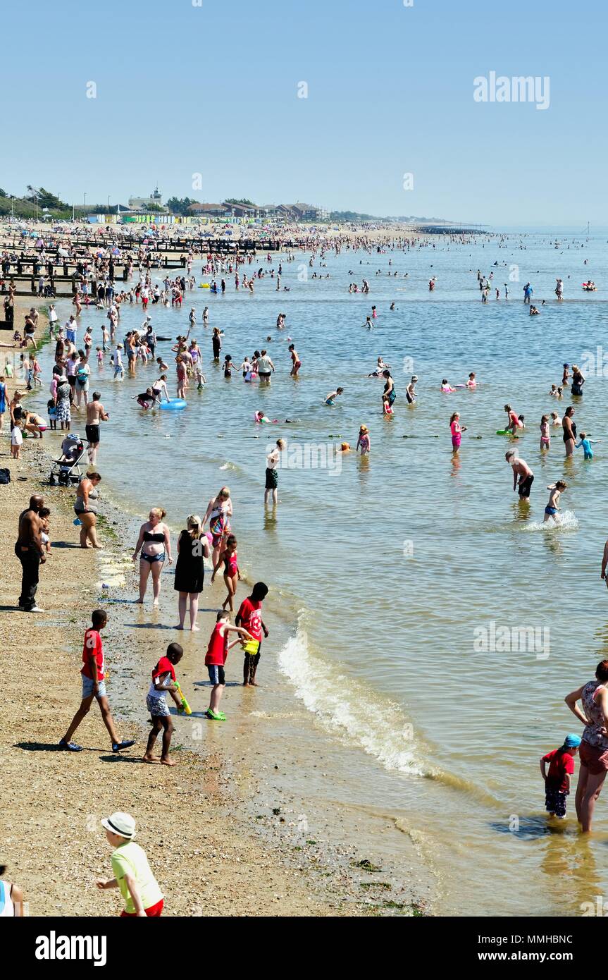 Crowded littlehampton beach on hot hi-res stock photography and images ...