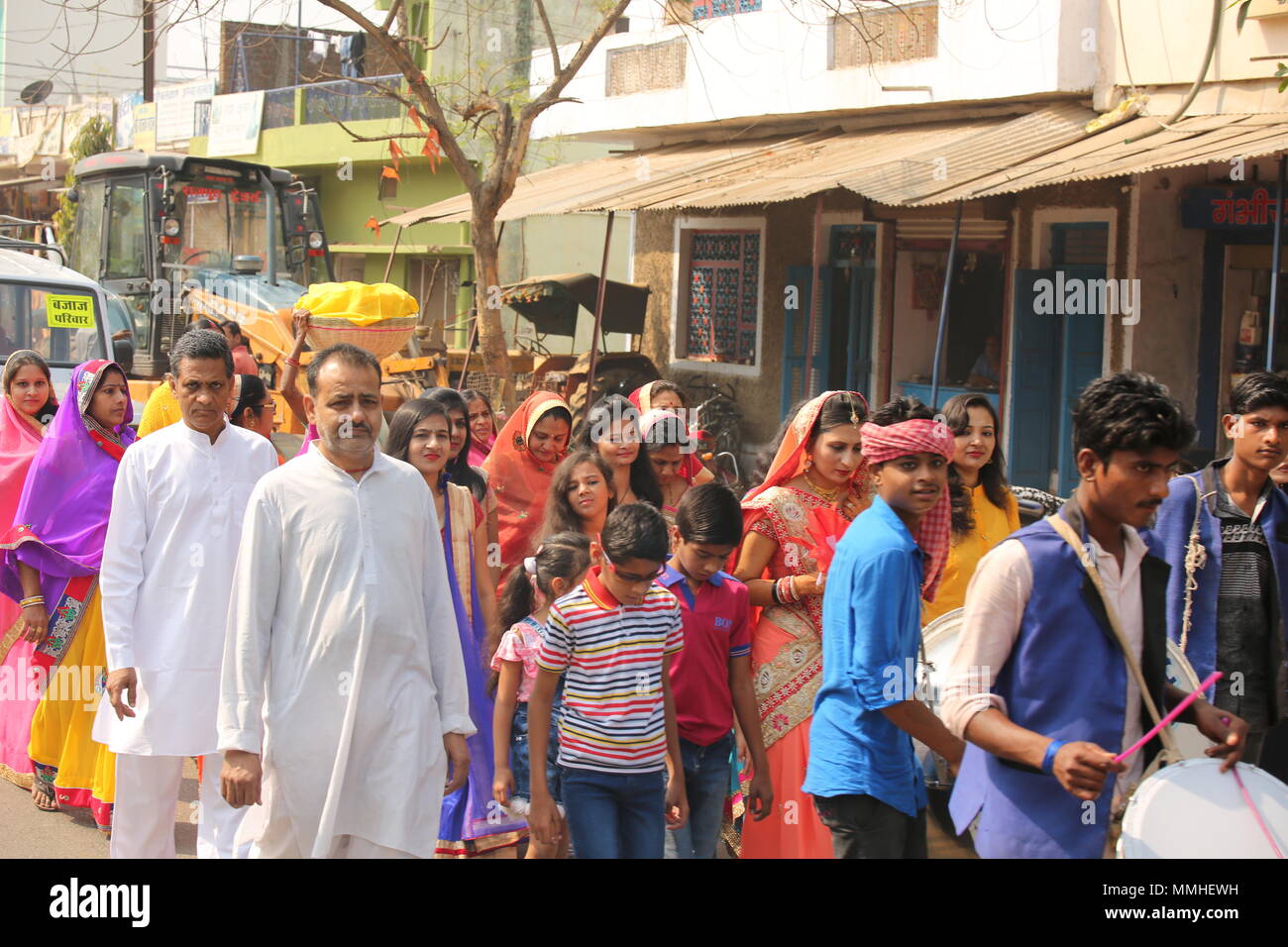 Indian village wedding parade Stock Photo - Alamy