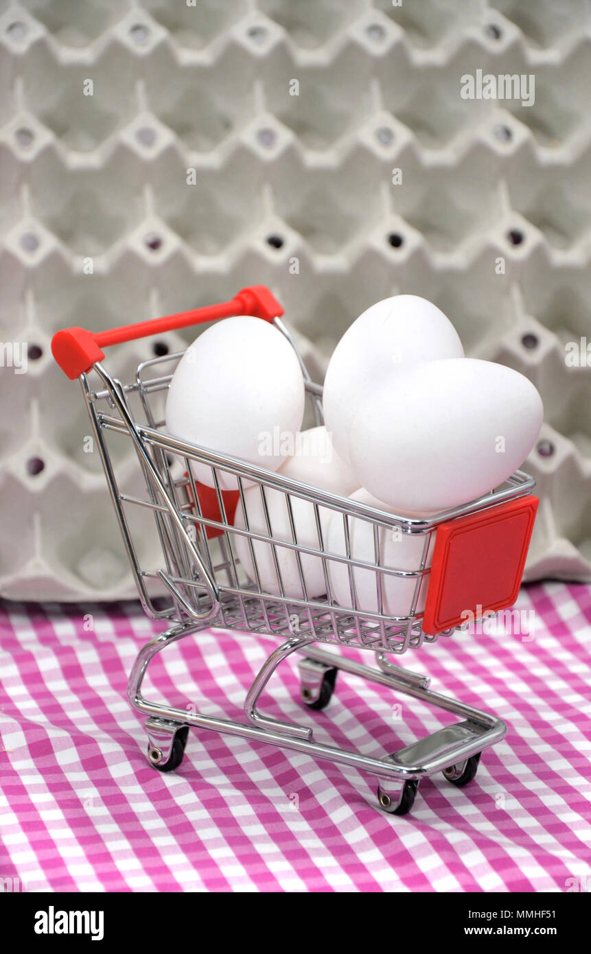Shopping trolley fresh chicken hi-res stock photography and images - Alamy