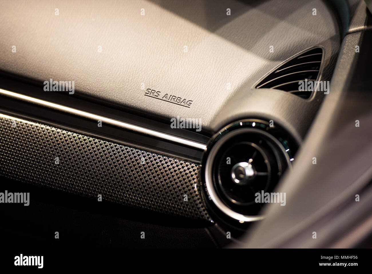 Airbag injury hi-res stock photography and images - Alamy