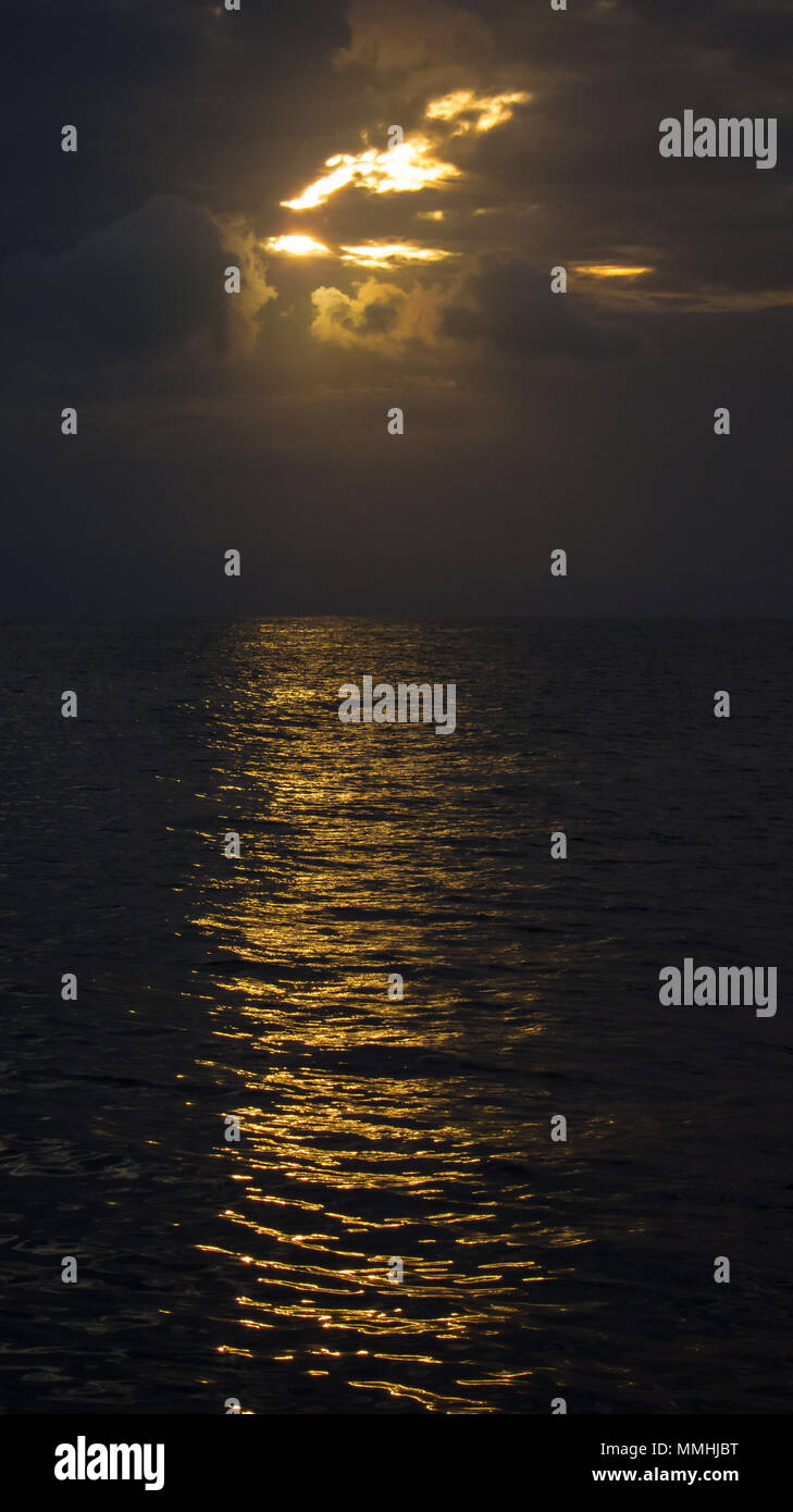 Great barrier reef sunset hi-res stock photography and images - Alamy