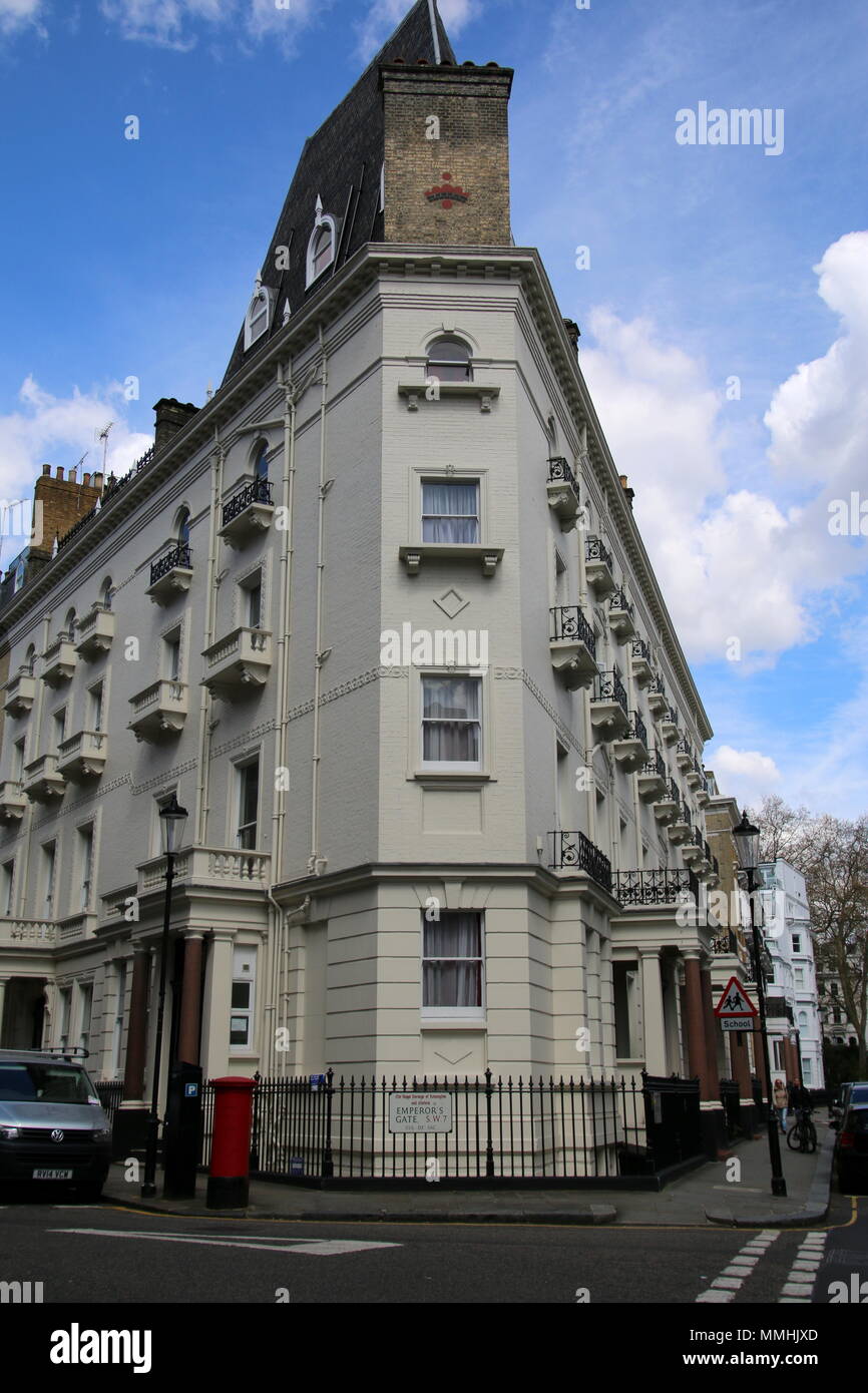 Triangular shaped building hi-res stock photography and images - Alamy