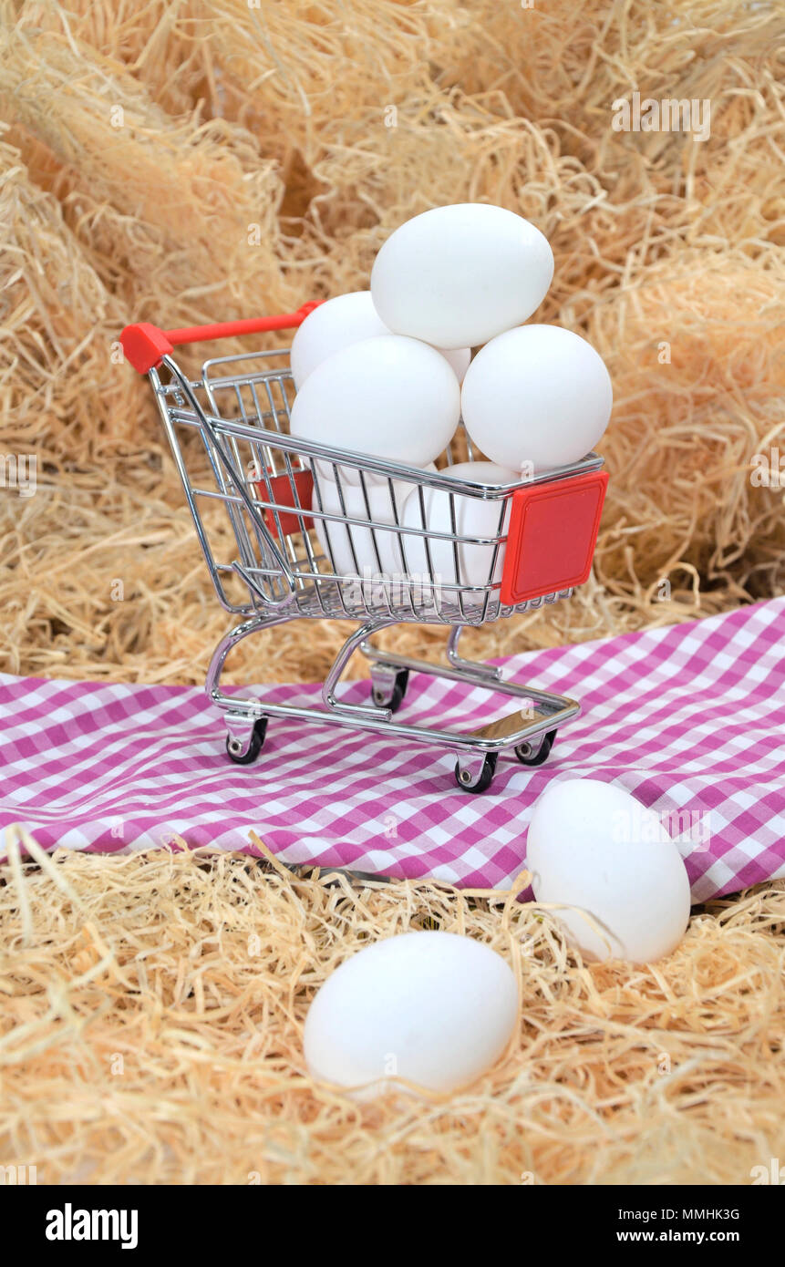 Chicken supermarket trolley hi-res stock photography and images - Alamy
