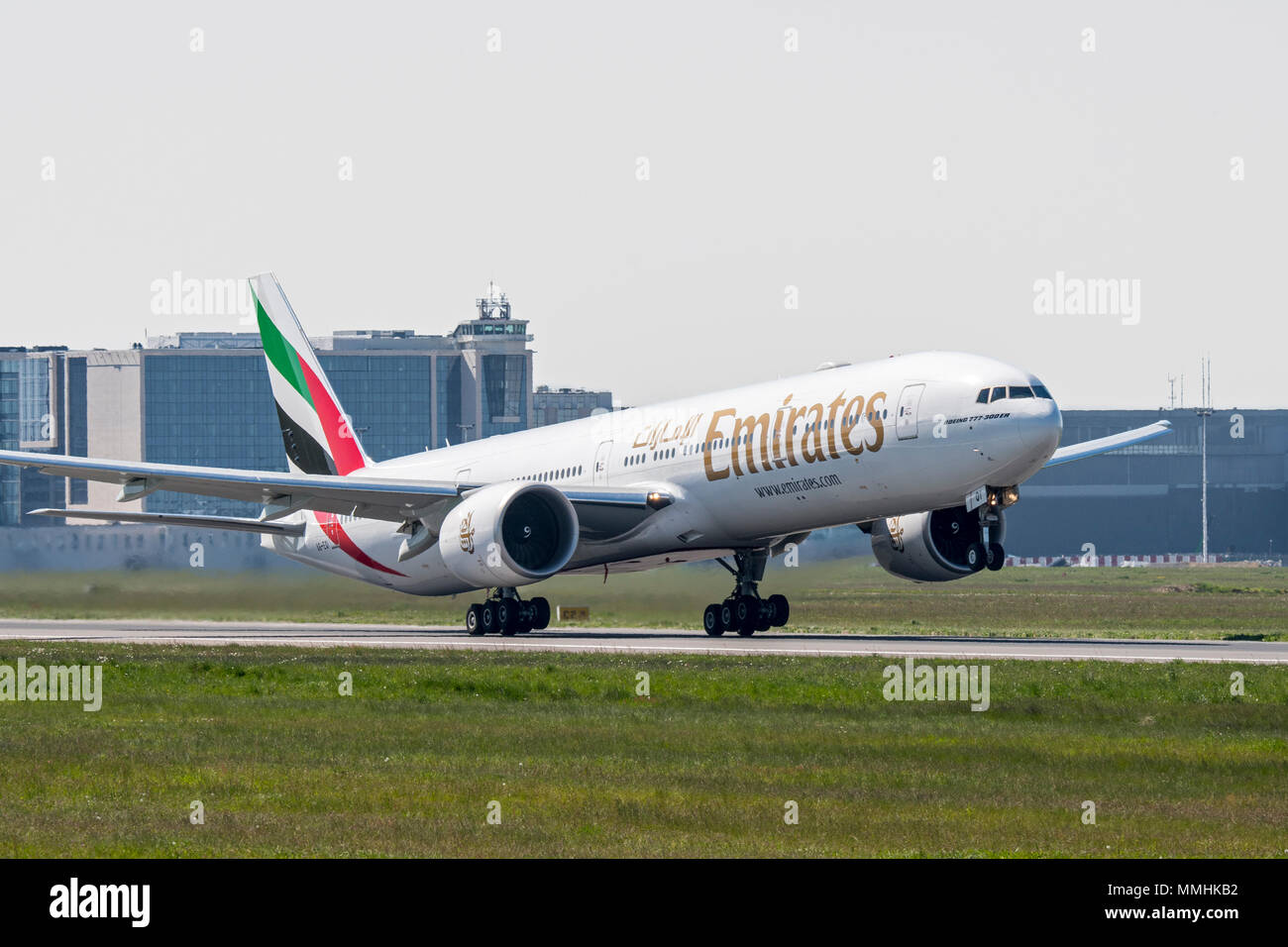 Boeing 777-300ER, long-range wide-body twin-engine jet airliner from ...