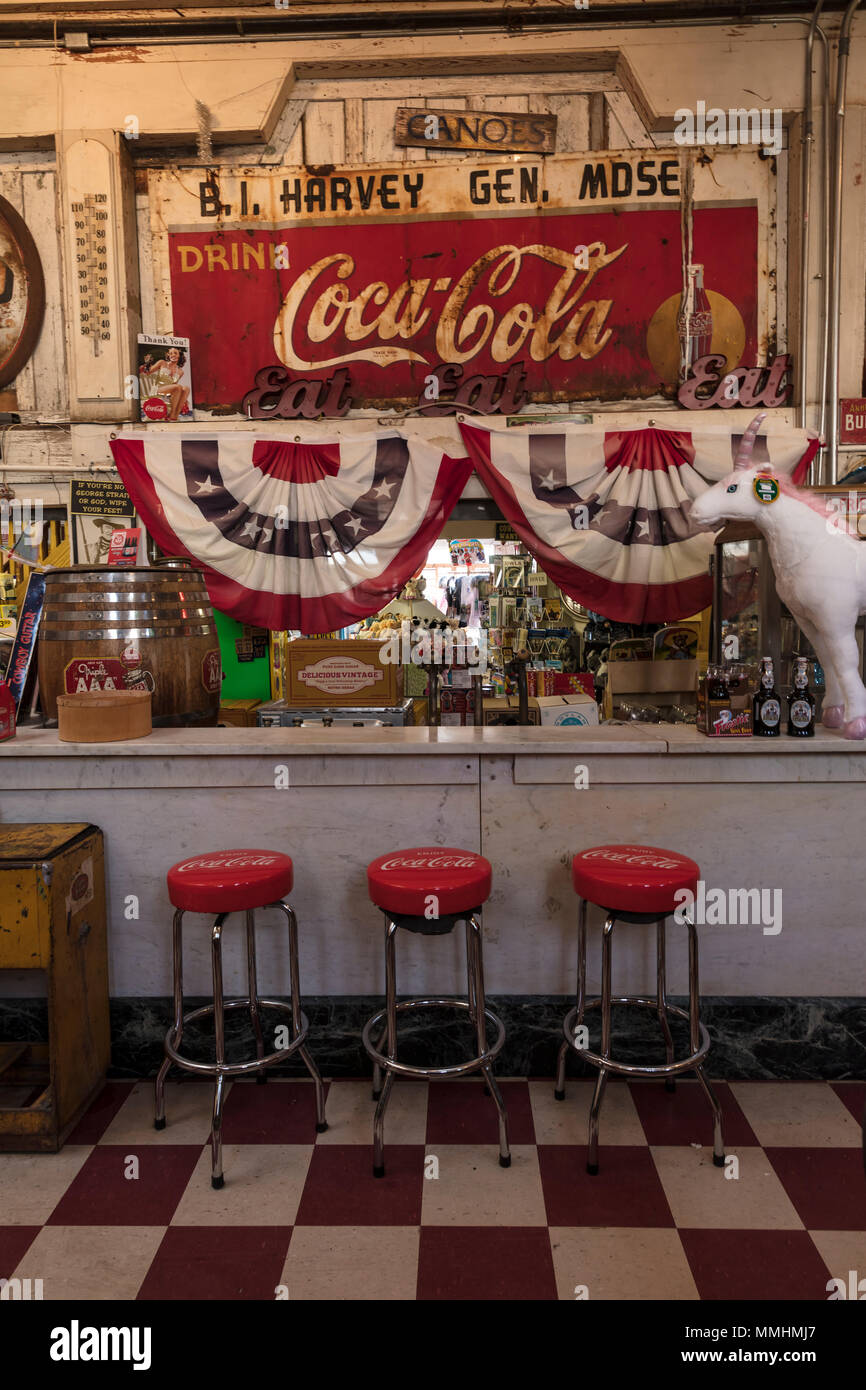 Old fashioned soda fountain hi-res stock photography and images - Alamy
