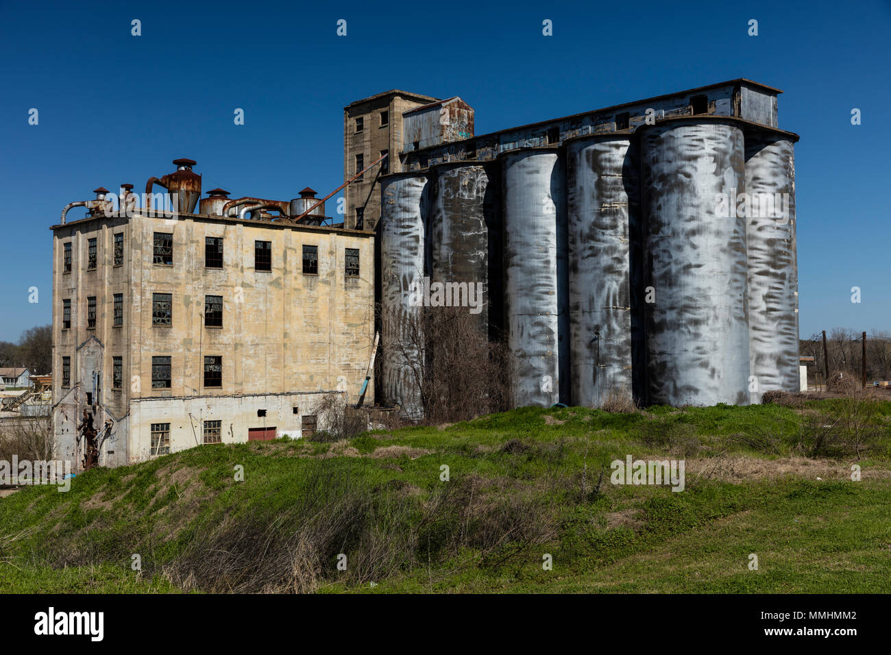 MARCH 6, 2018 - Old abandoned feed mill and grain silos, Marshall ... MARCH 6, 2018 - Old abandoned feed mill and grain silos, Marshall ...
