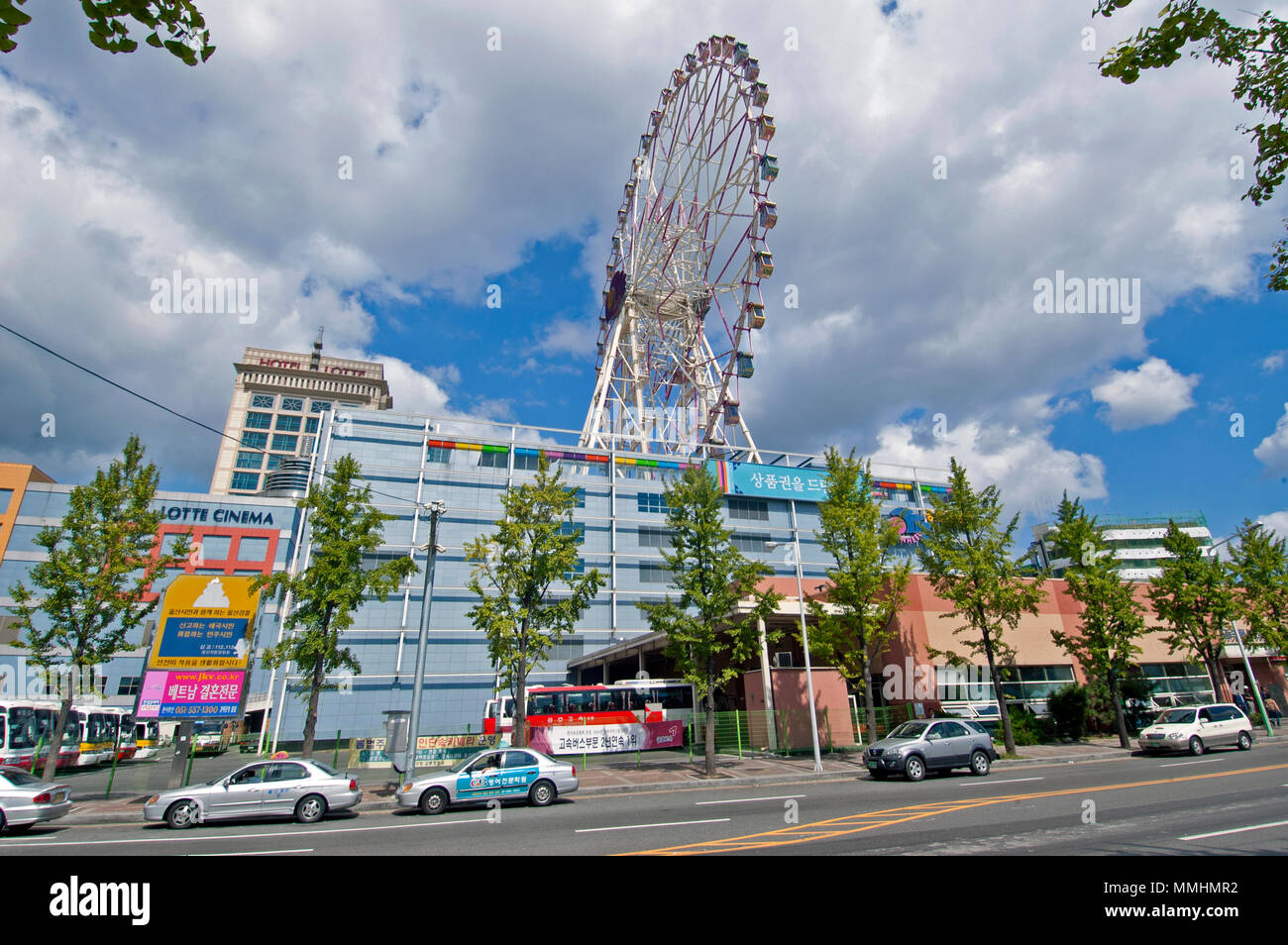 A ferris wheel on top of a building, Ulsan, South Korea Stock Photo - Alamy