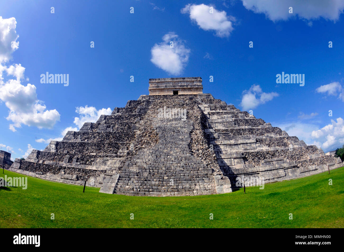 Mayan pyramid of El Castillo in the UNESCO heritage site of Chichen ...