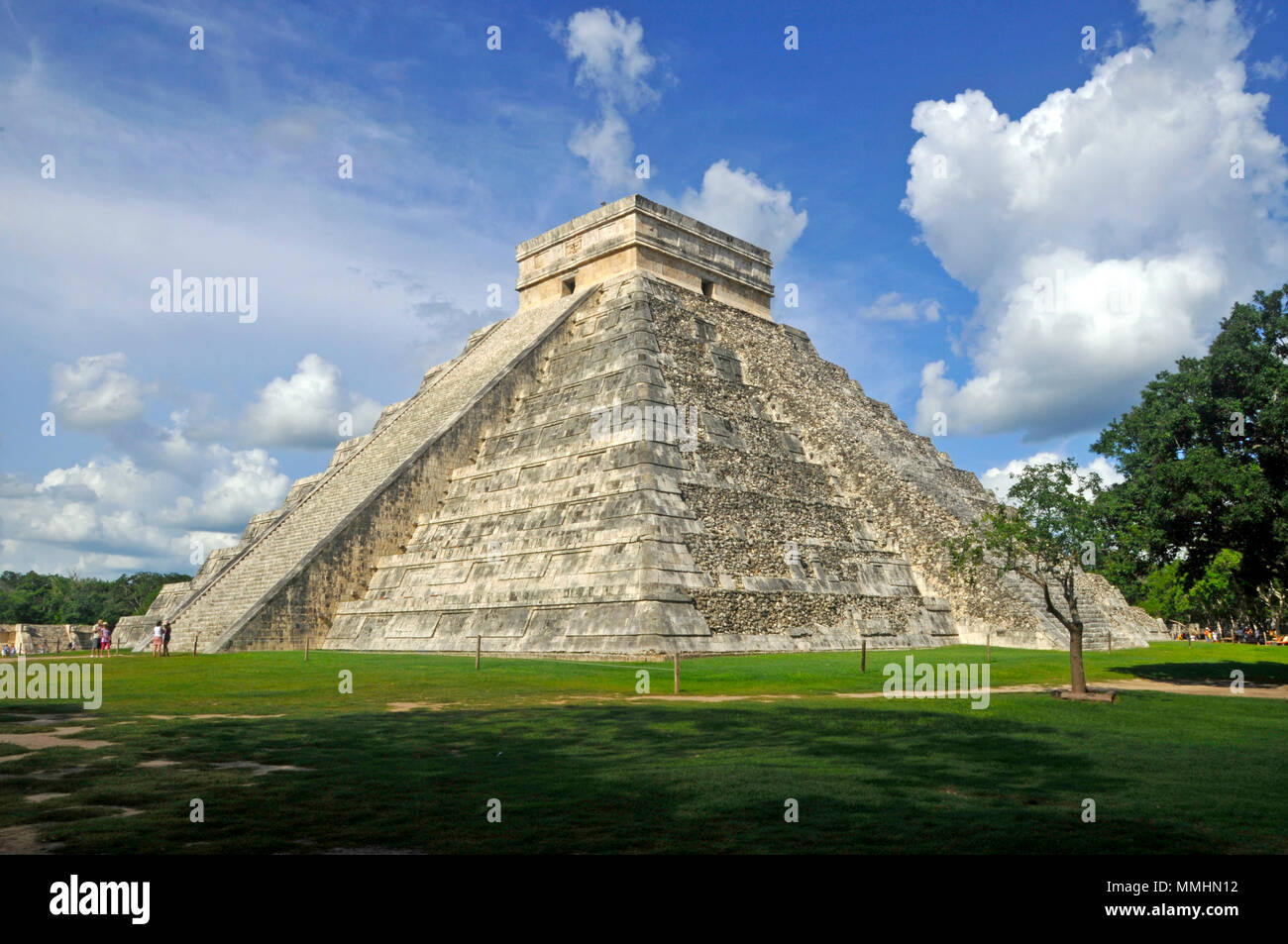 Mayan pyramid of El Castillo in the UNESCO heritage site of Chichen ...