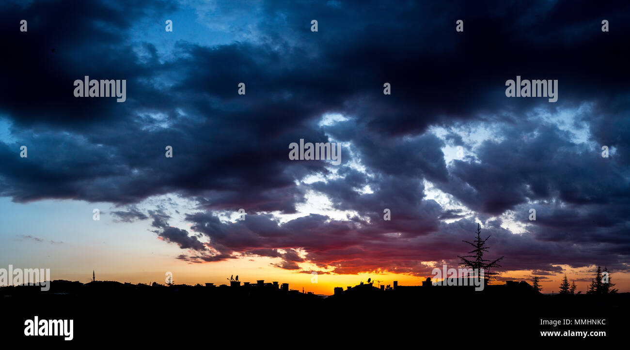 City skyline sunet hi-res stock photography and images - Alamy