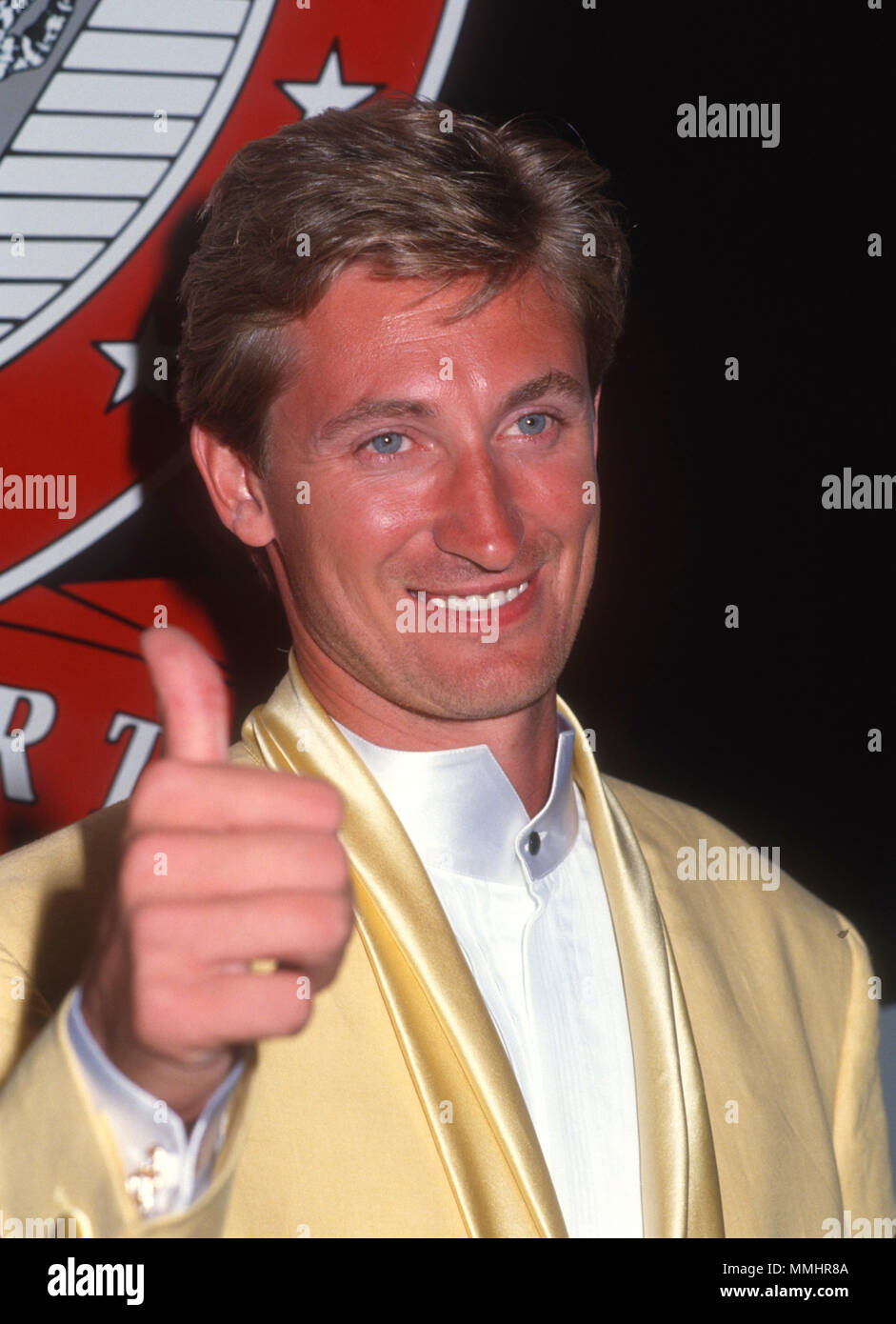 UNIVERSAL CITY, CA - JUNE 25: Ice Hockey player Wayne Gretsky attends ...