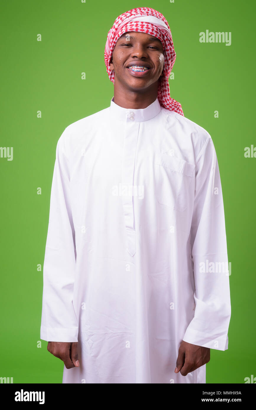 Male Muslim Clothing Stock Photos & Male Muslim Clothing Stock Images ...