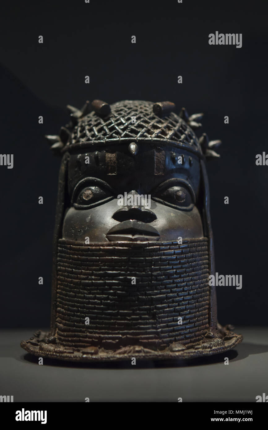 Bronze head benin royal hi-res stock photography and images - Alamy