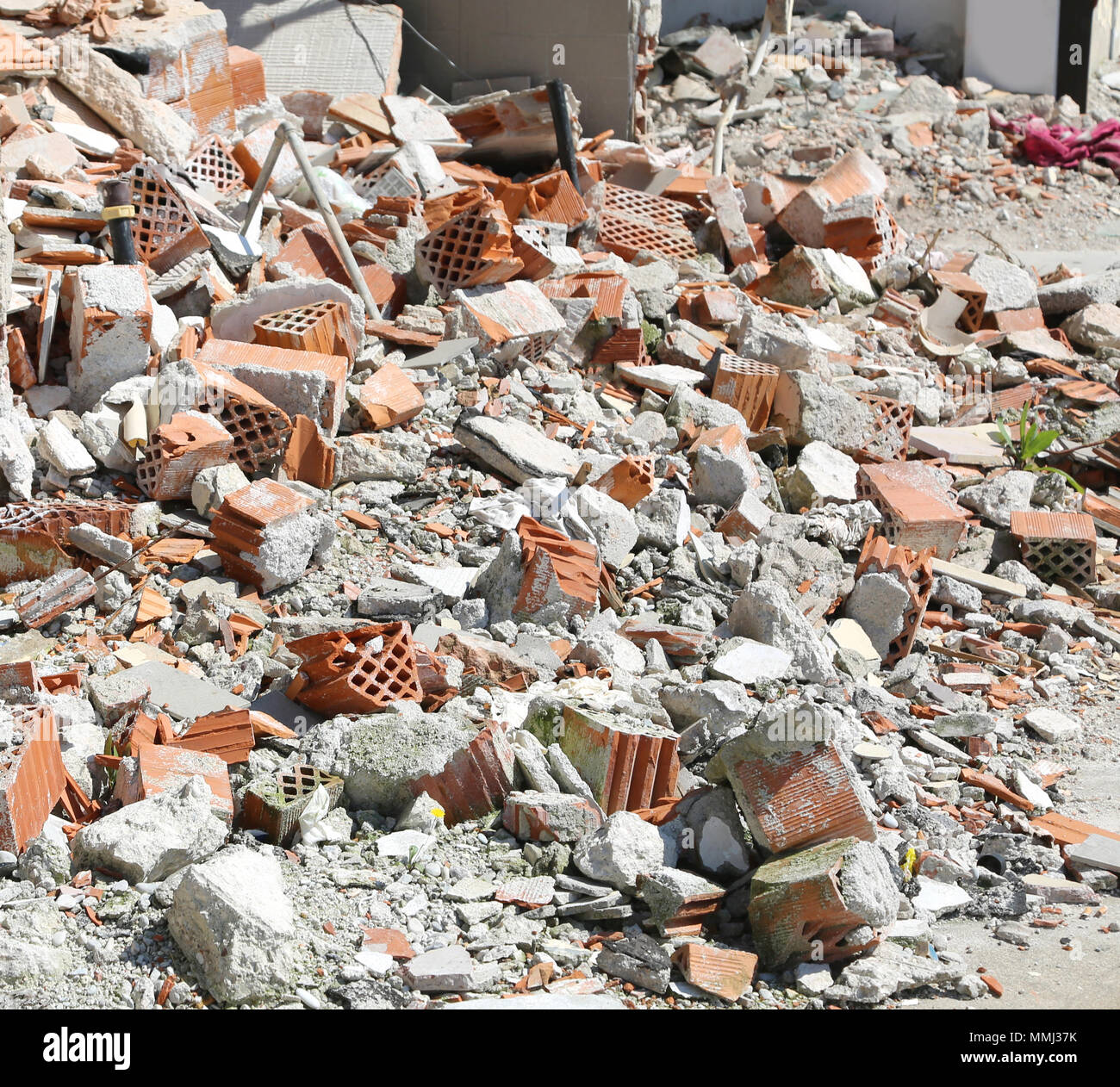 Demaged houses hi-res stock photography and images - Alamy