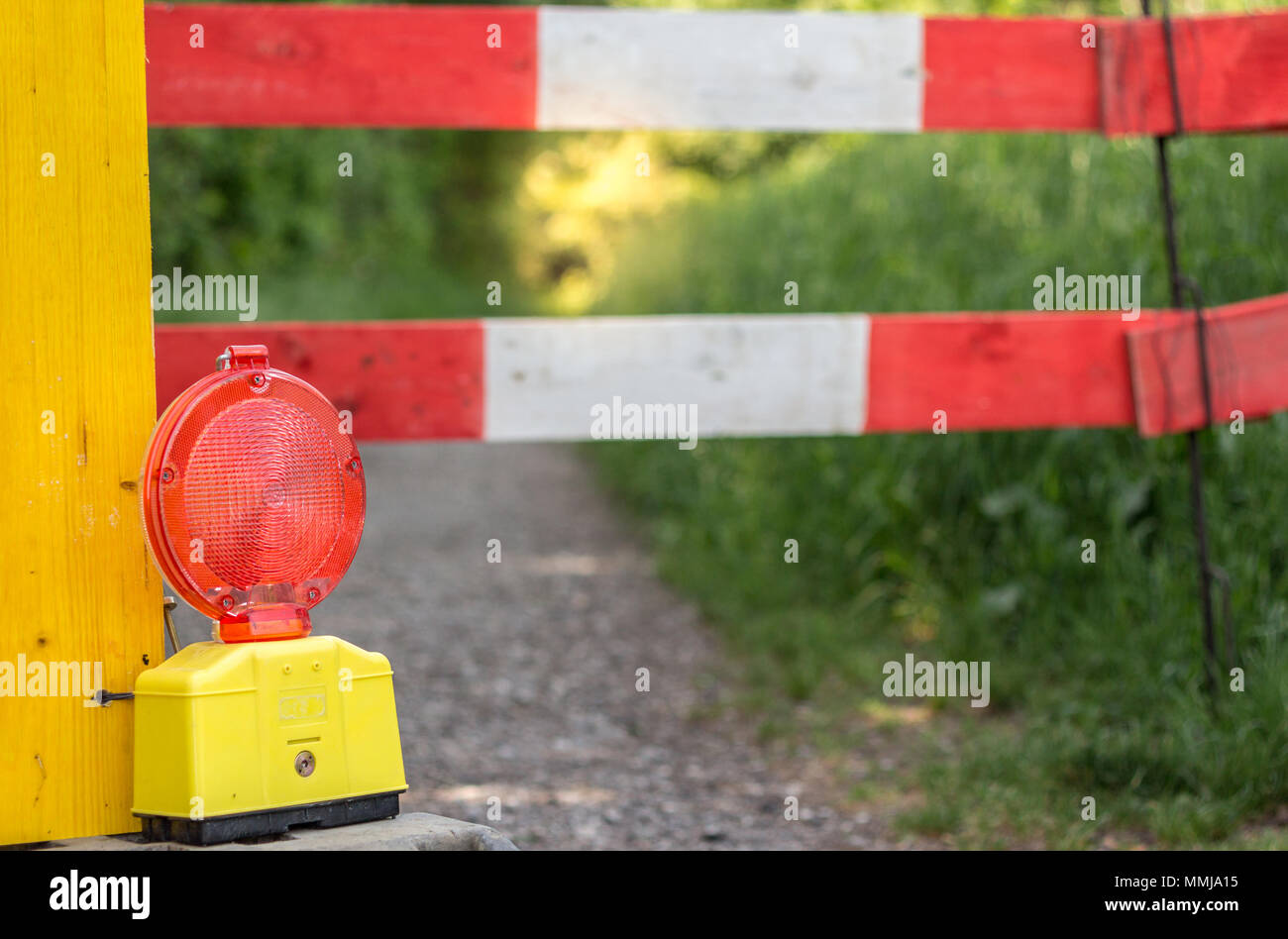 Pathway closed sign hi-res stock photography and images - Alamy