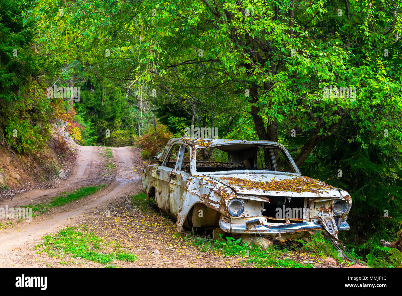 View destroyed vehicle near hi-res stock photography and images - Alamy