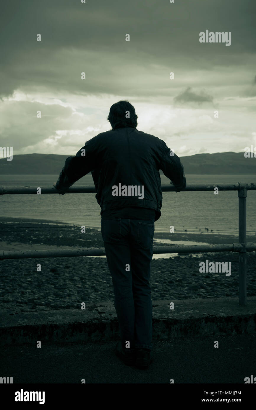 Leaning over railing hi-res stock photography and images - Alamy