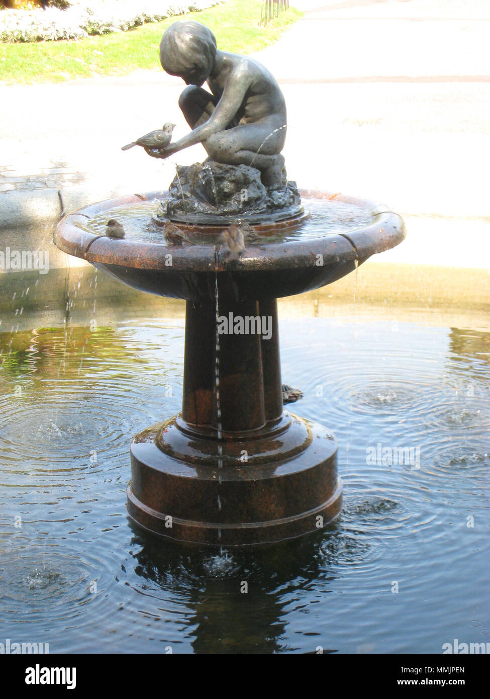 . English: The sculpture is one of four built for fountains in the ...