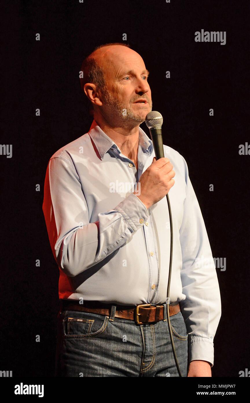 Scottish comedian hi-res stock photography and images - Alamy