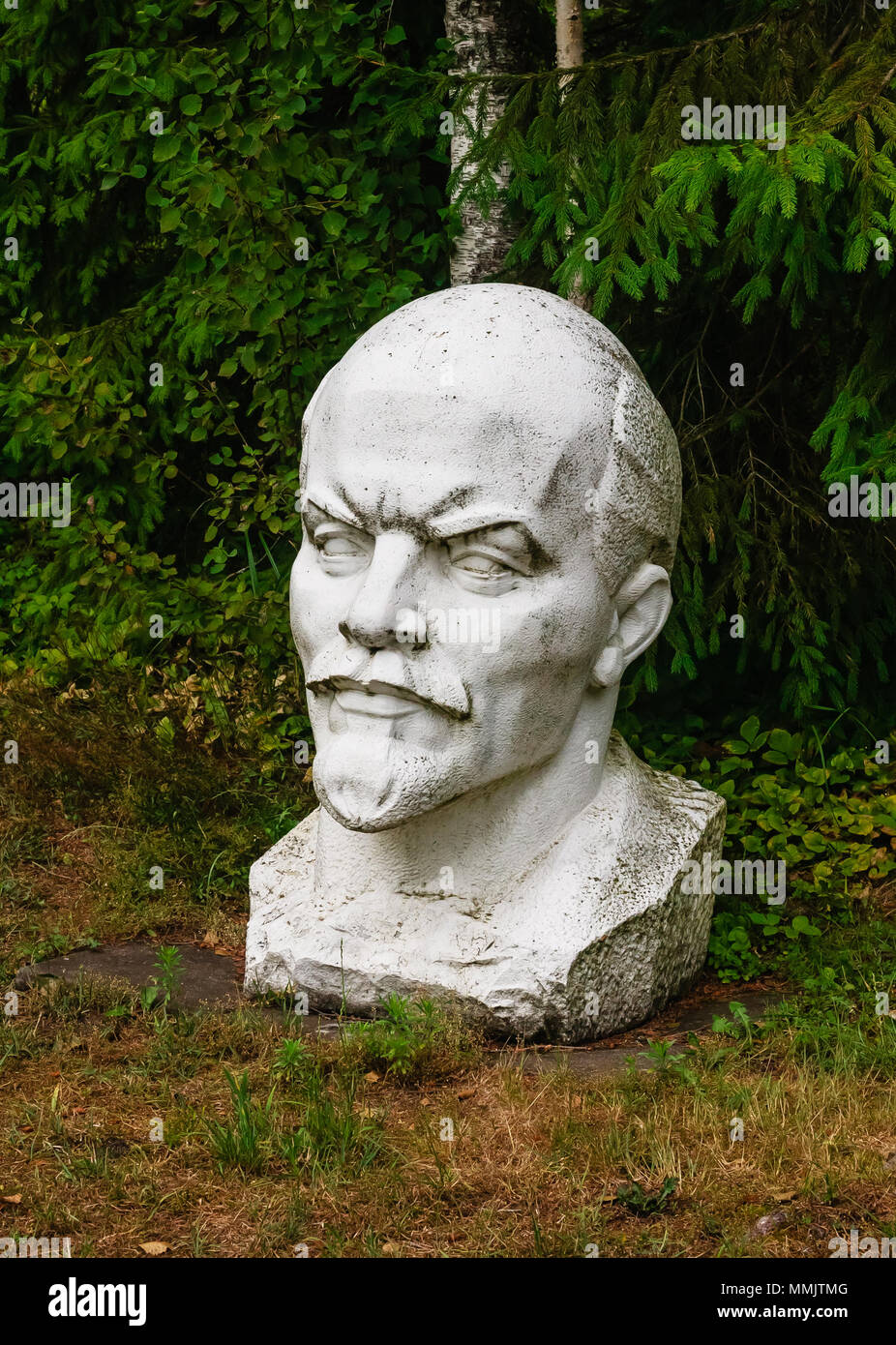 Bust lenin soviet revolutionary leader hi-res stock photography and ...