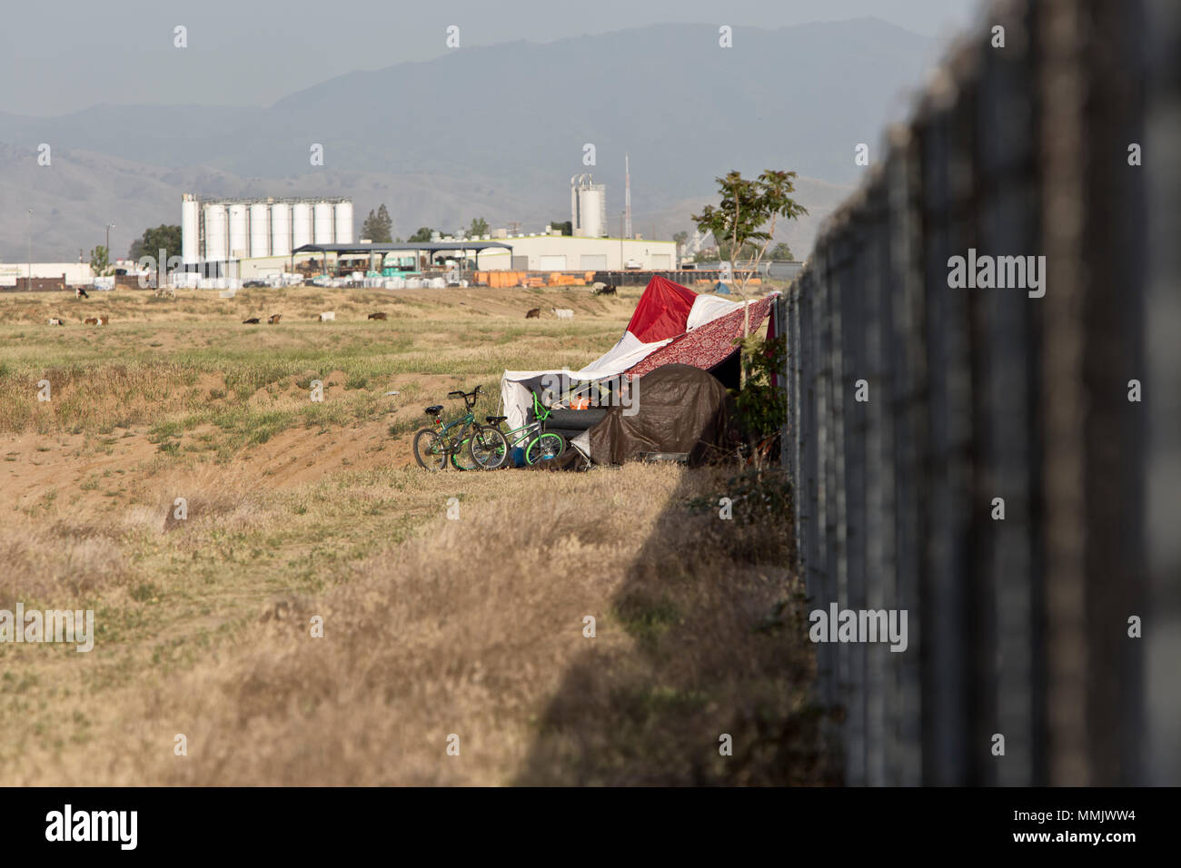 Homeless family camp usa hi-res stock photography and images - Alamy
