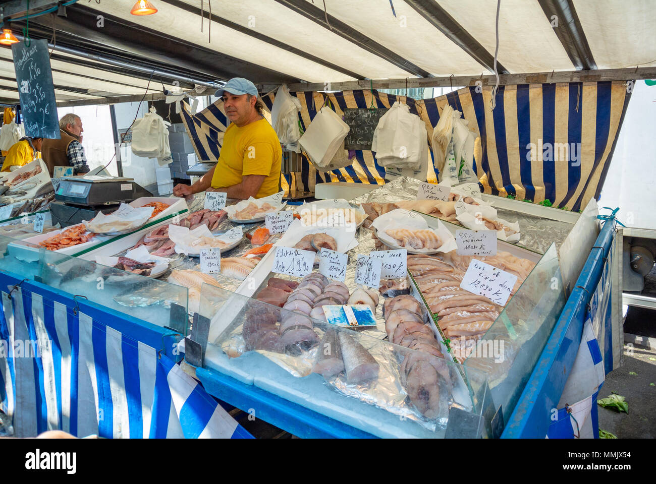 Paris fish market seafood market hi-res stock photography and images ...