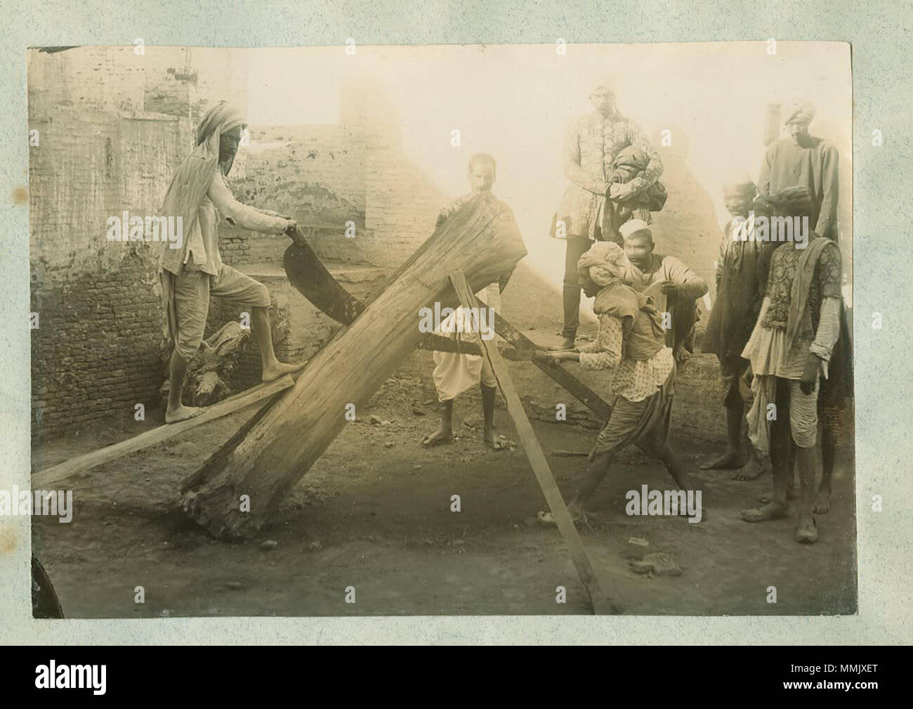 Manual labor early 1900s hi-res stock photography and images - Alamy